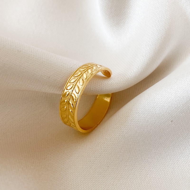 Gold Toe Ring 14k - Etsy