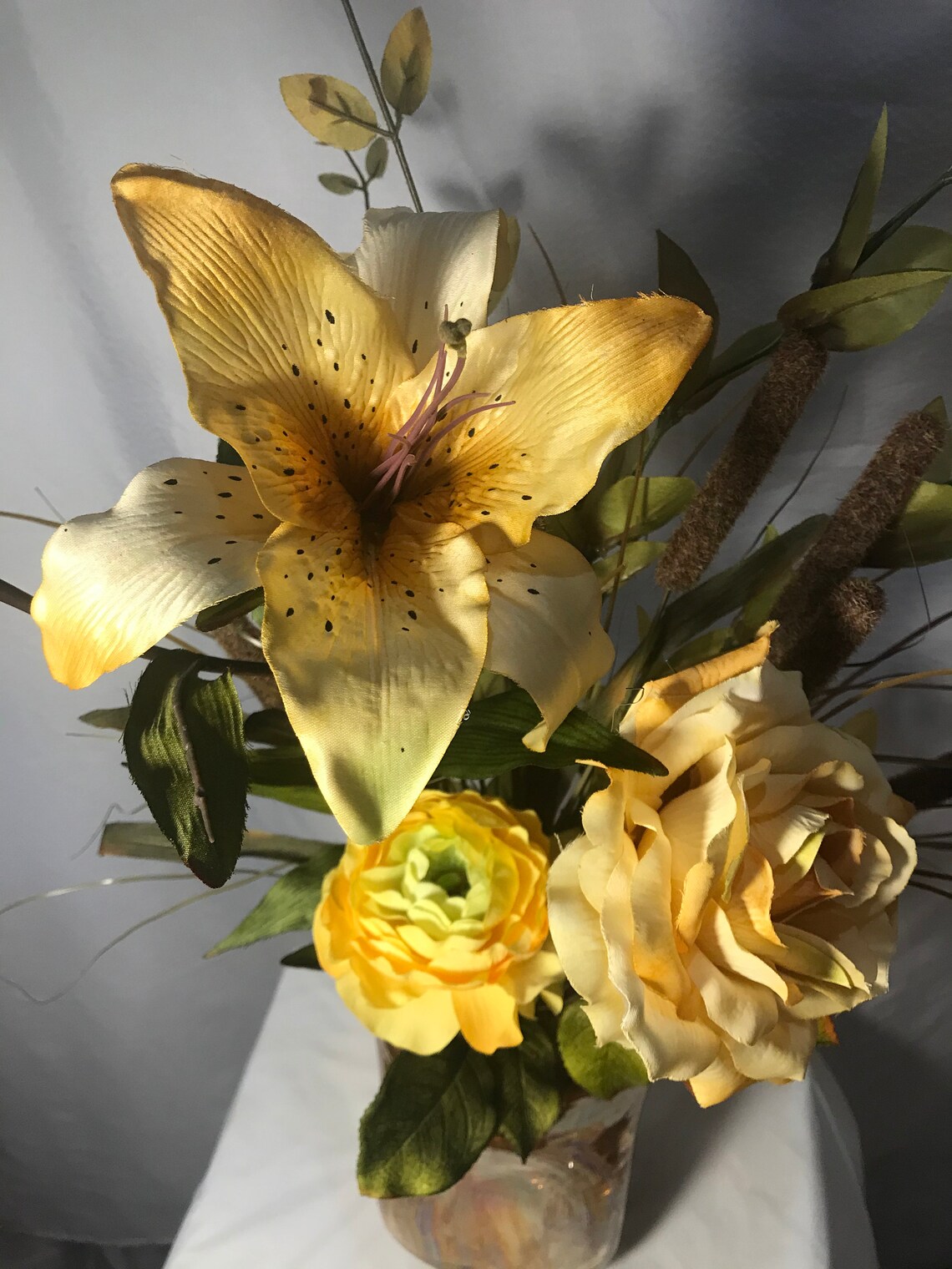 YELLOW GOLD ROSES Beautiful Flower Arrangement - Etsy