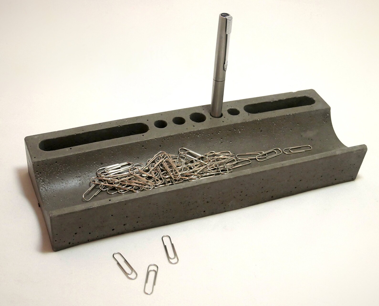 Schreibtisch Organizer aus Beton, Großer Stiftehalter als Schreibtisch ...