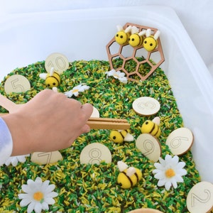 Bee Spring Sensory Bin Bee Counting Sensory Play Kit for Kids Screen ...