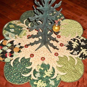 Around the Holly, Table Runner, Quilted Garden Designs, by Jenice ...
