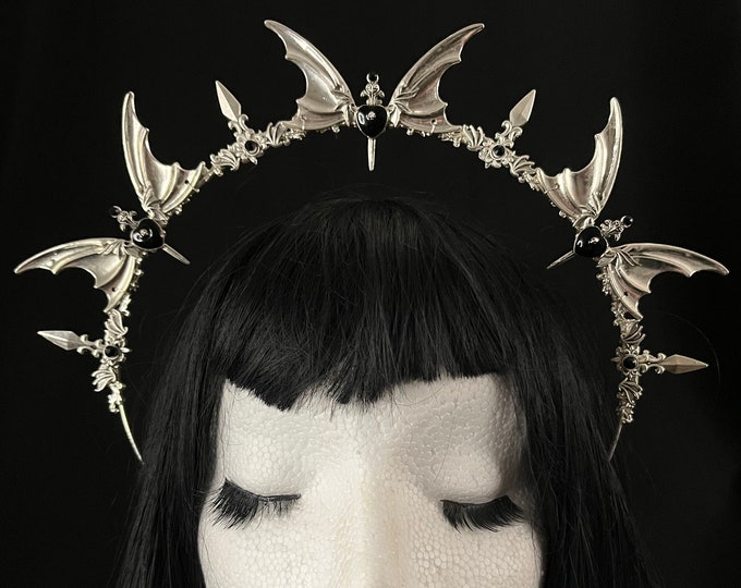 Gothic Vampire Queen Headdress, Floral Crown With Red Roses and Chain ...