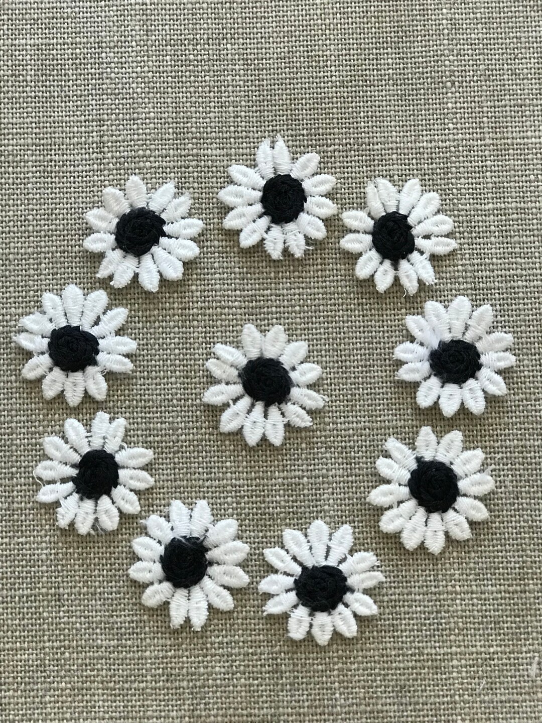 Set of 10 Daisy Flower Embroidered Patch Needle Craft White/black - Etsy
