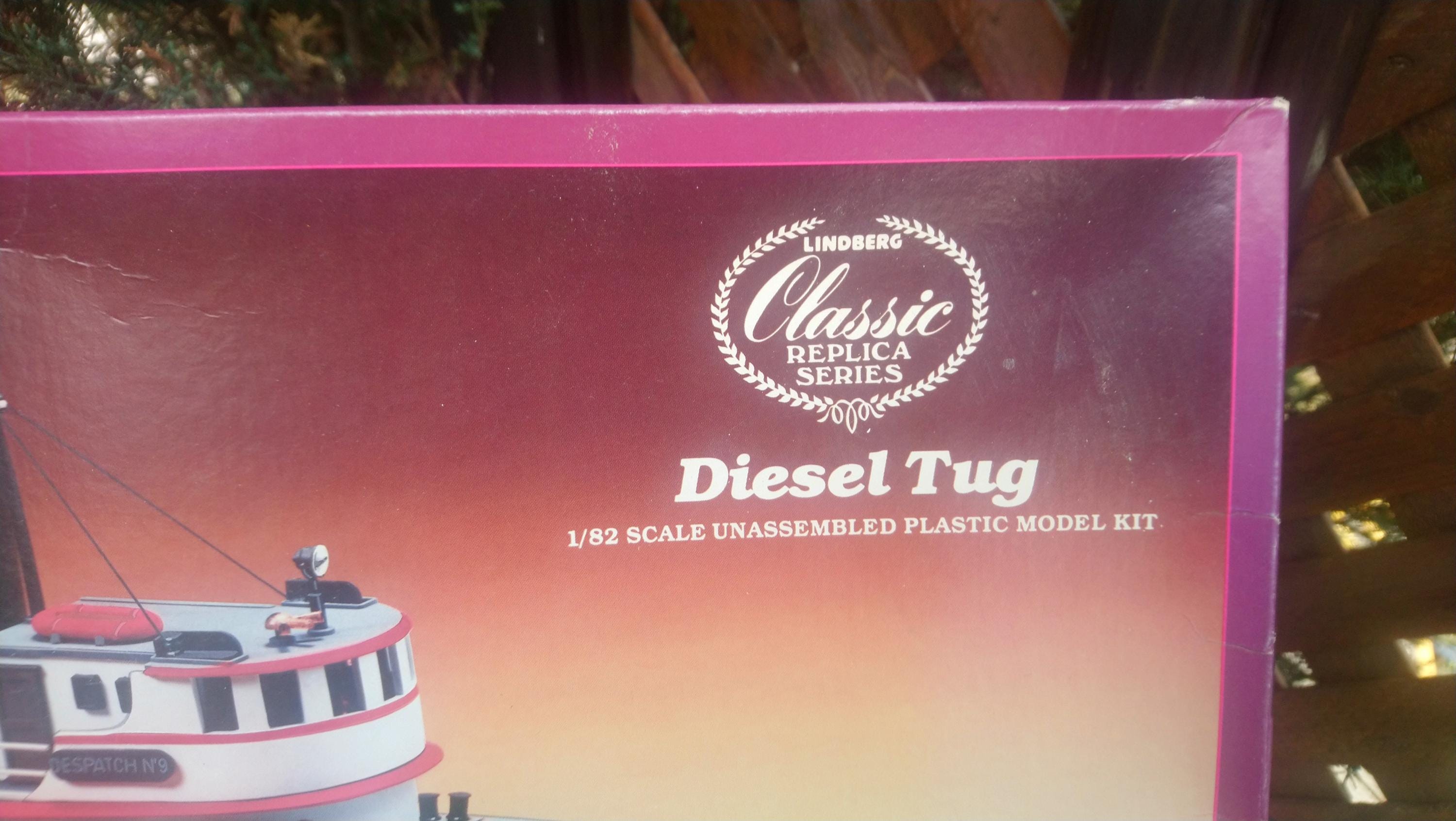 Lindberg Plastic Model Kit, Diesel Tug 1/82 Scale, Classic Replica ...
