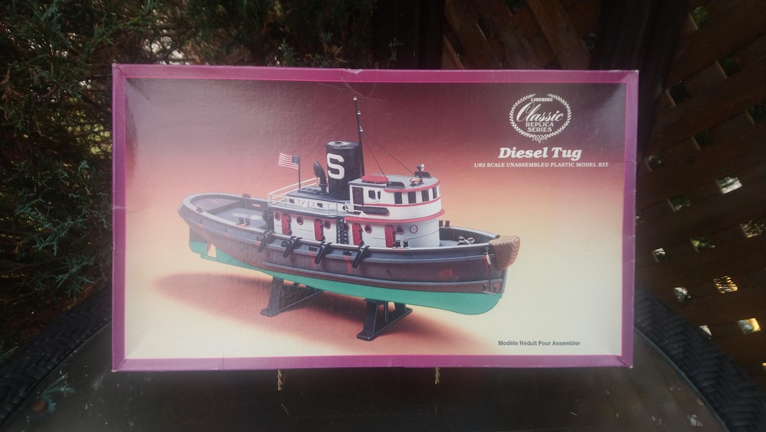 Lindberg Plastic Model Kit, Diesel Tug 1/82 Scale, Classic Replica ...