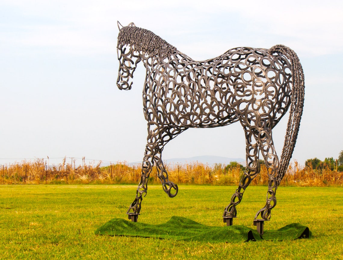 Sculpture de cheval grandeur nature en fers à cheval usagés - Etsy France