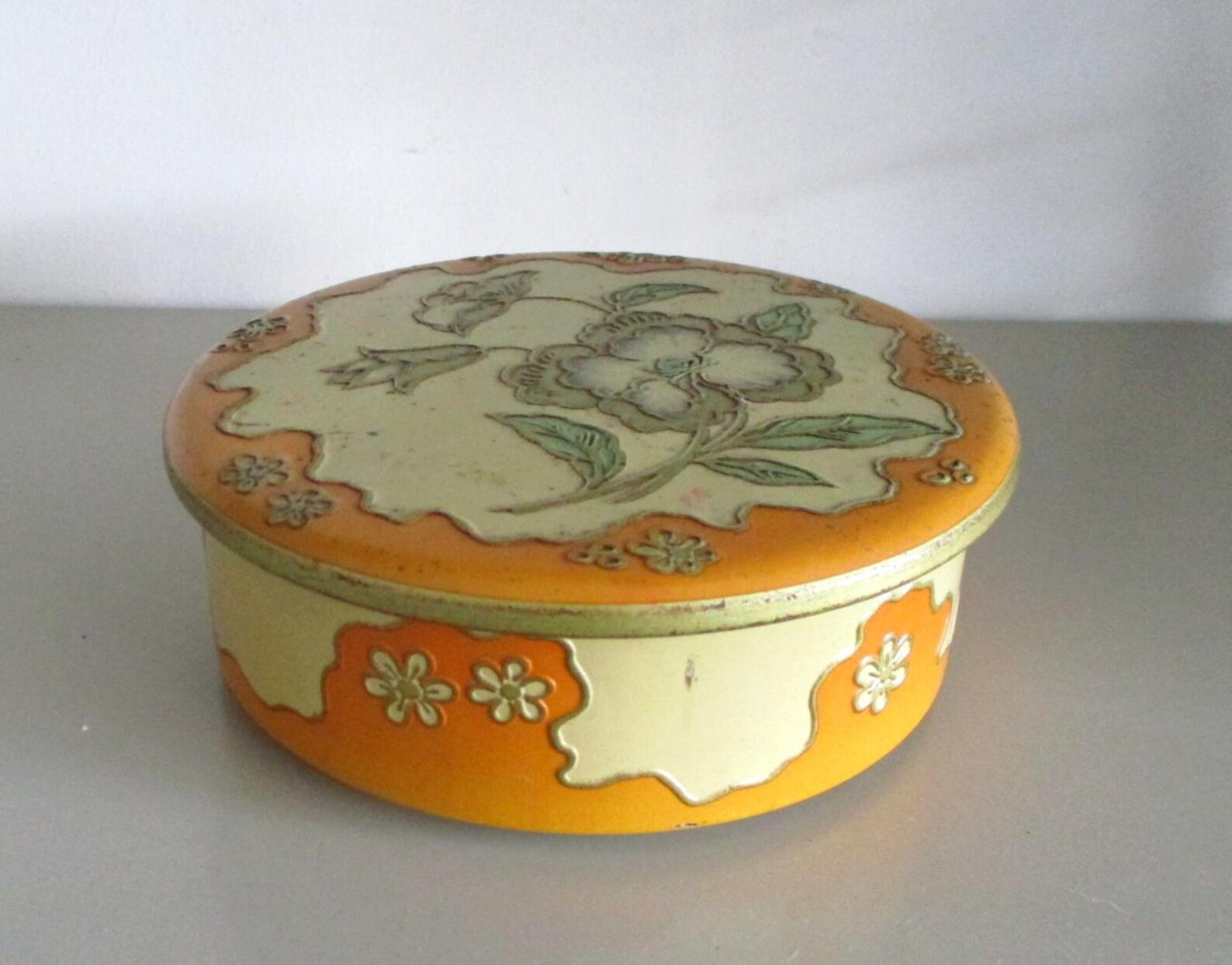 Vintage Belgium Chocolate Tin , Le Bon Chocolat Belge, Richly Decorated ...