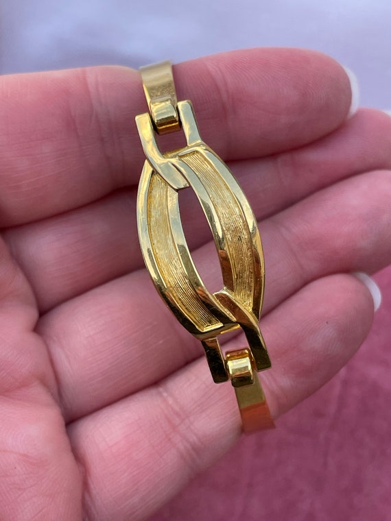 Vintage Trifari signed bracelet bangle - gold plated … - Gem