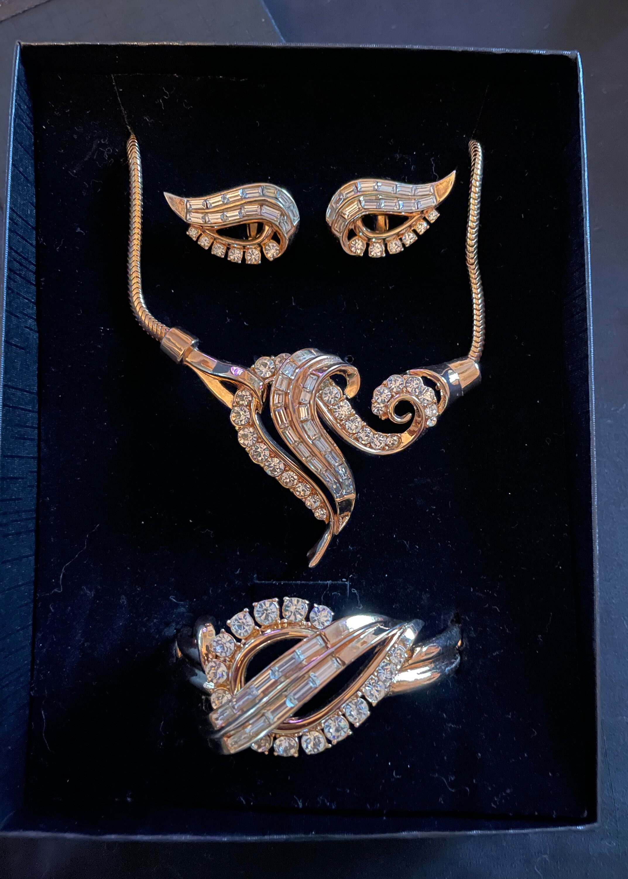 Vintage Trifari Necklace , Clip Earrings, Bracelet- Trifari Matching ...