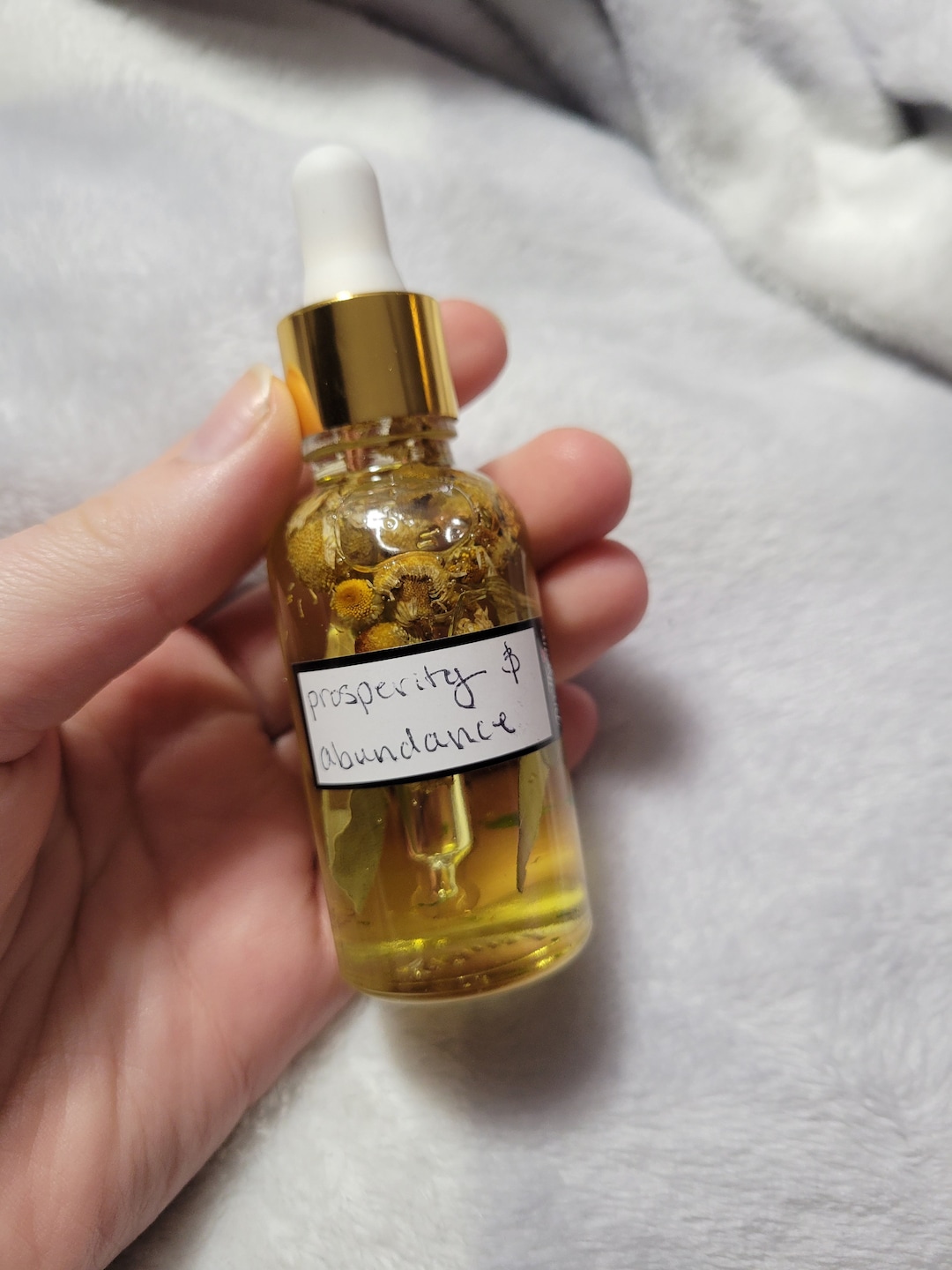 Prosperity and Abundance Oil | Spell Oil | Money Spell Oil - Etsy