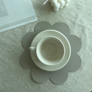 Flower Shape Multifunctional Mat / Circle Coaster IS NOT INCLUDED ...
