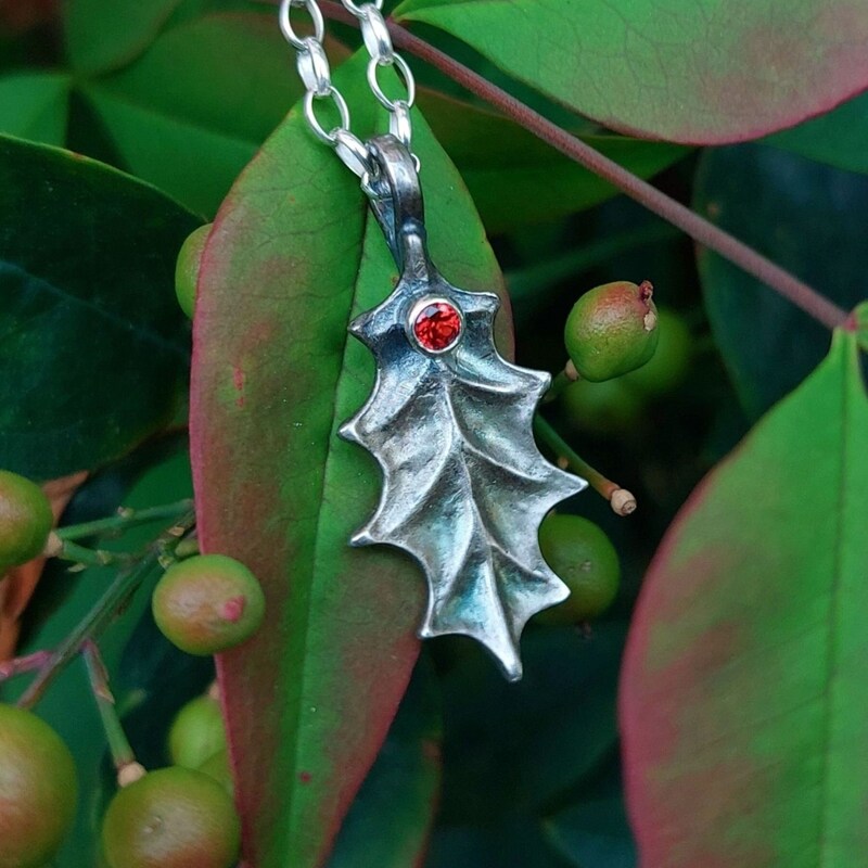 Holly Leaf Necklace - Etsy