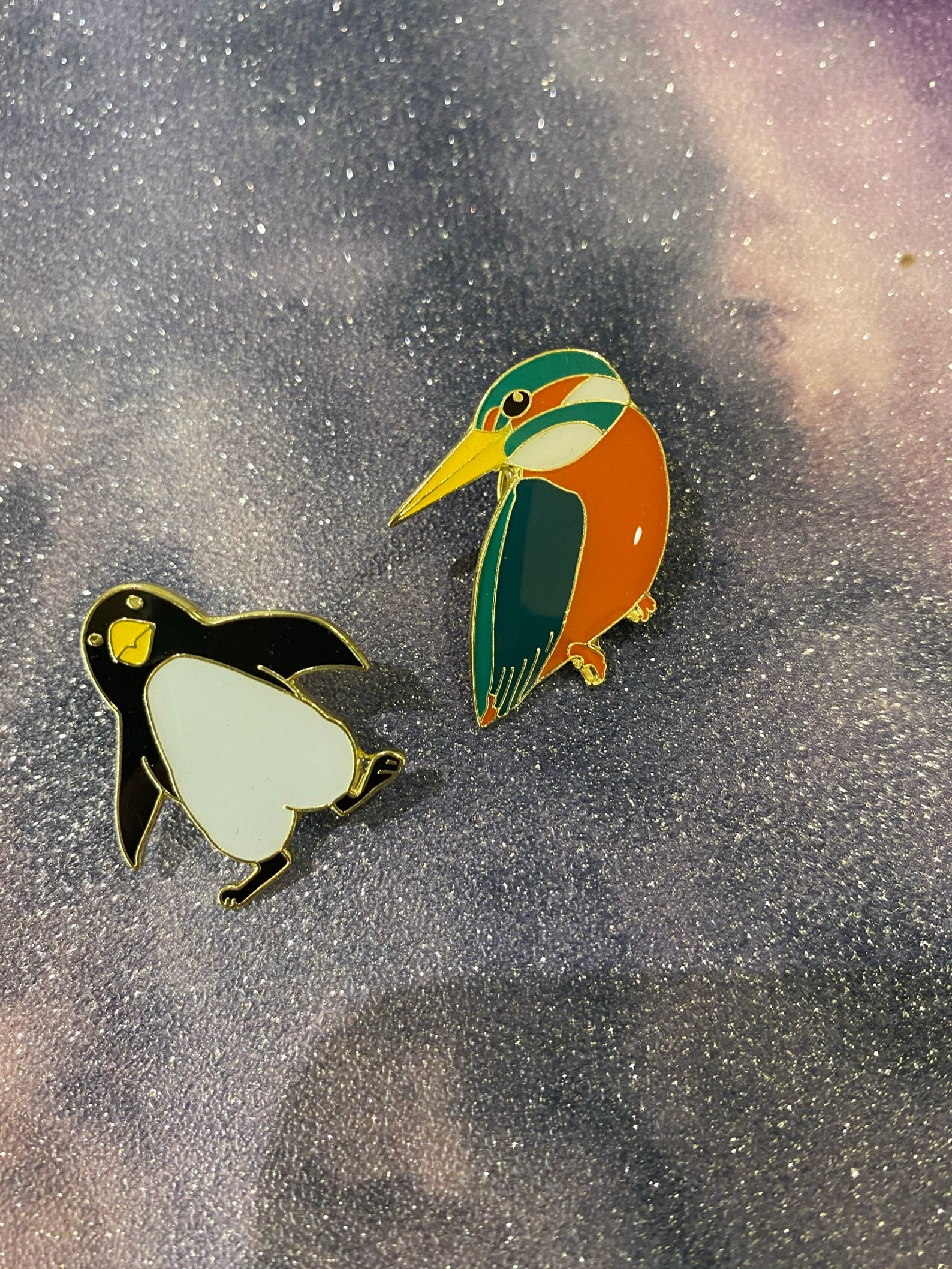2 badges pin vintage Penguin et Toucan - Etsy France