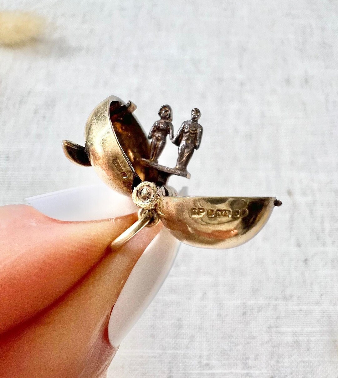 Vintage 9ct Yellow Gold, Birmingham Hallmarked 1970, Adam & Eve Apple ...