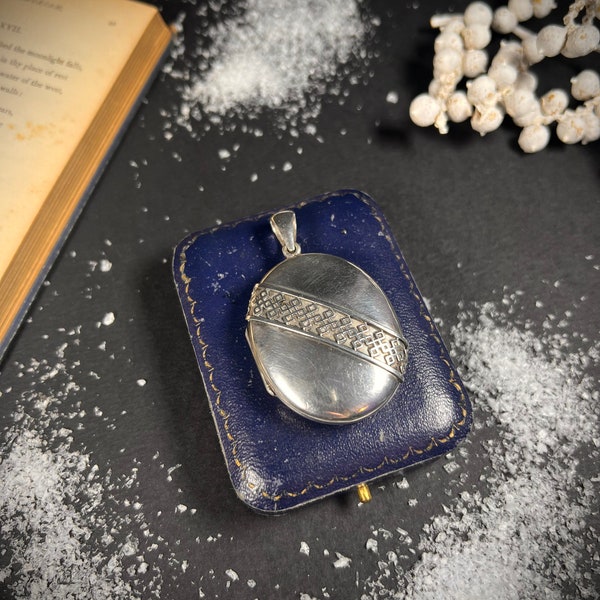 Large Oval Locket - Etsy