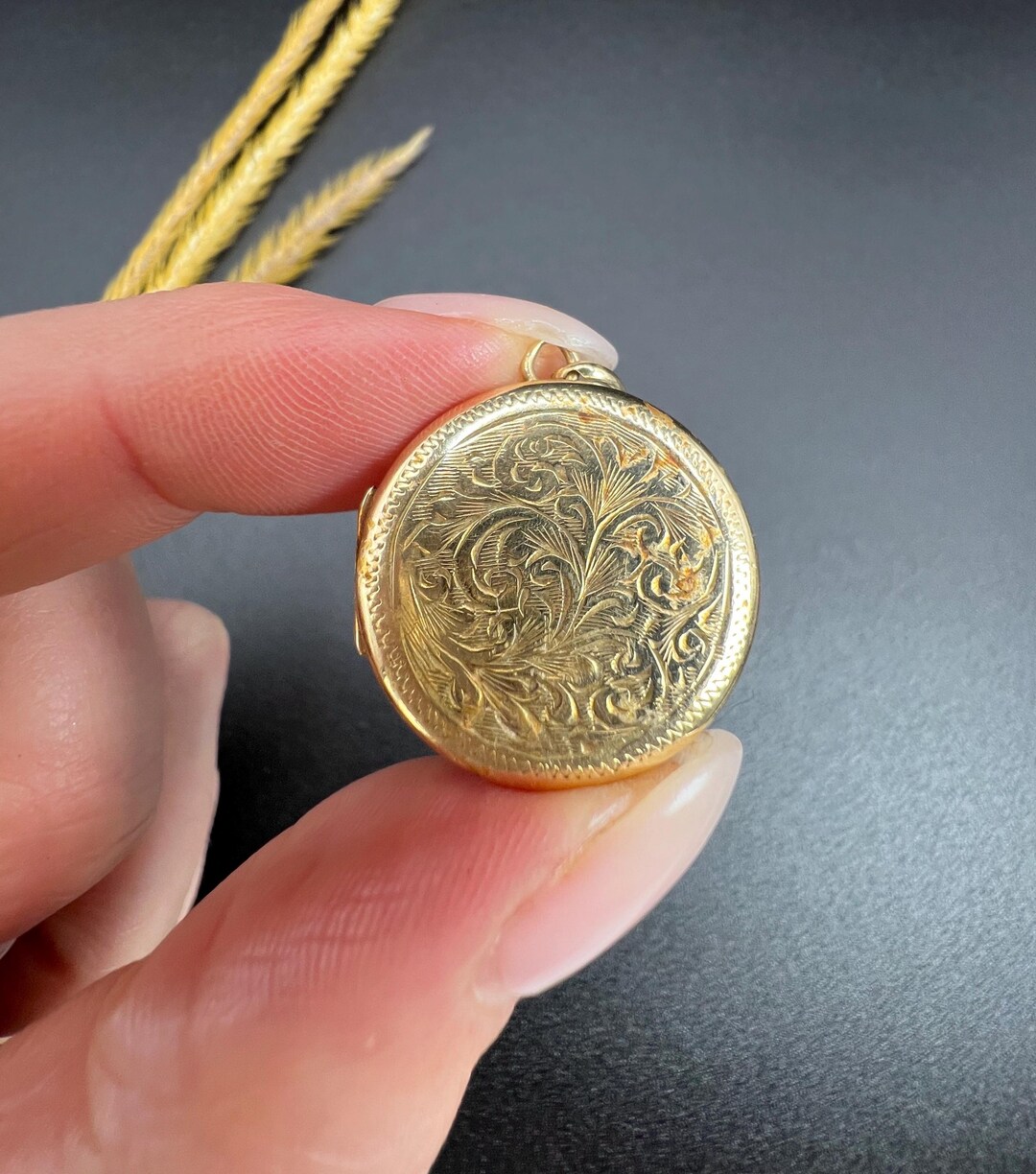 Vintage 9ct Yellow Gold, Paisley Engraved Round Locket, Hallmarked ...