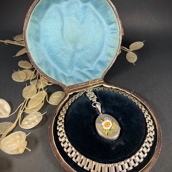 Victorian Locket - Etsy