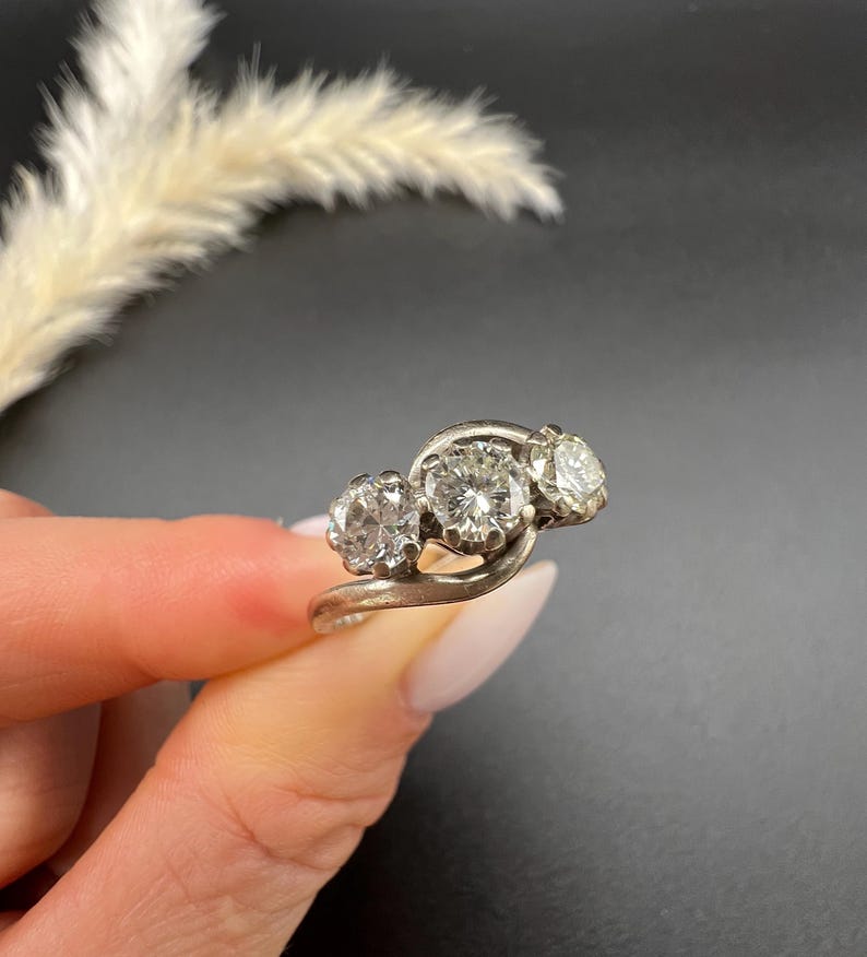 Vintage 18ct White Gold, Diamond Three Stone Crossover Trilogy ...
