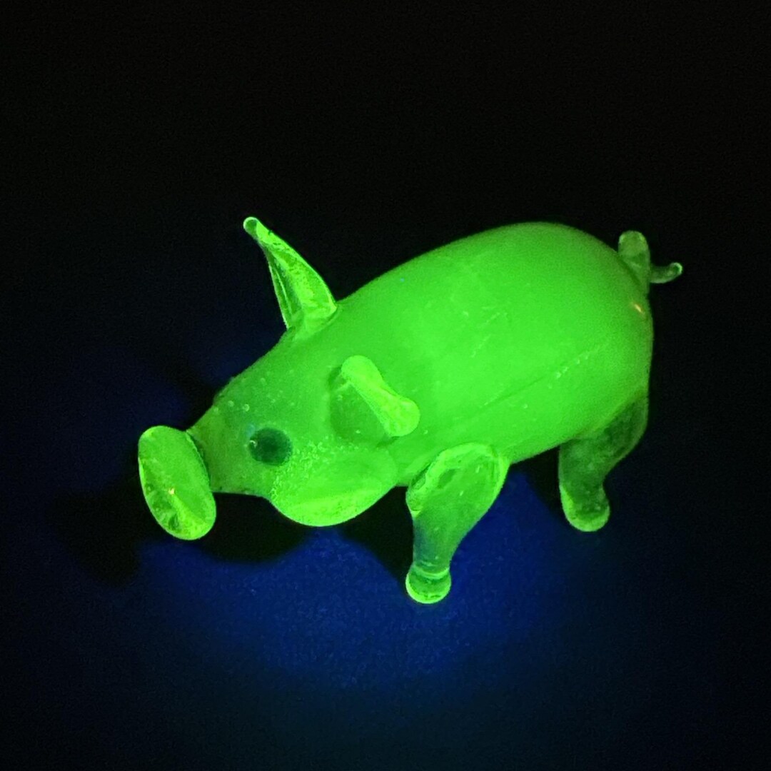 Handblown Art Glass UV Reactive Pig Figurine Green/pink Borosilicate ...