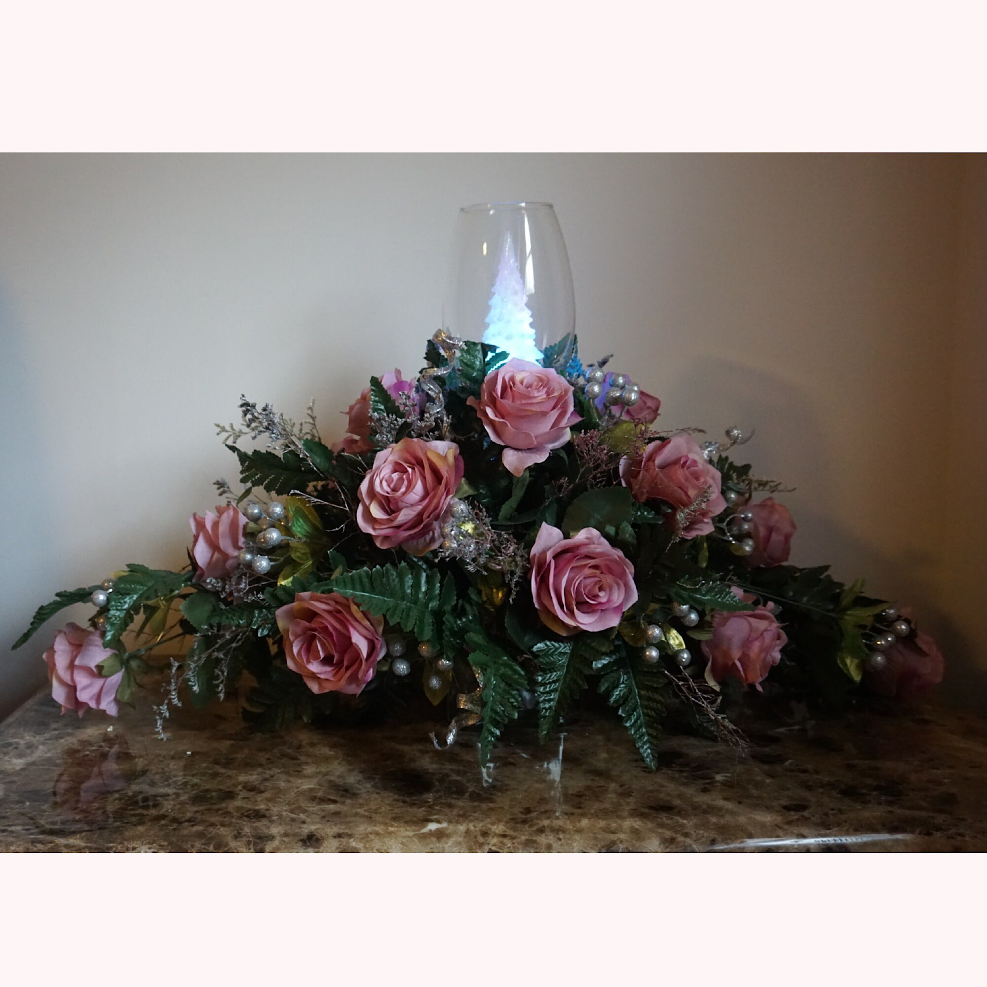 Very Pretty Long Centerpiece With Pink Roses, Square Glass Vase and ...