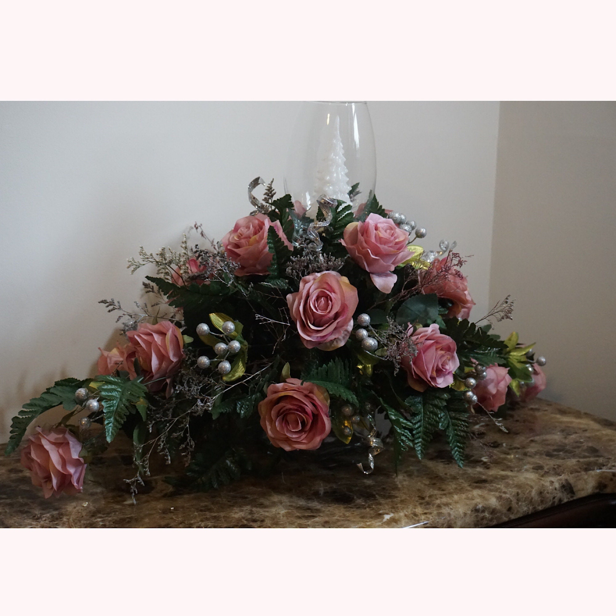 Very Pretty Long Centerpiece With Pink Roses, Square Glass Vase and ...