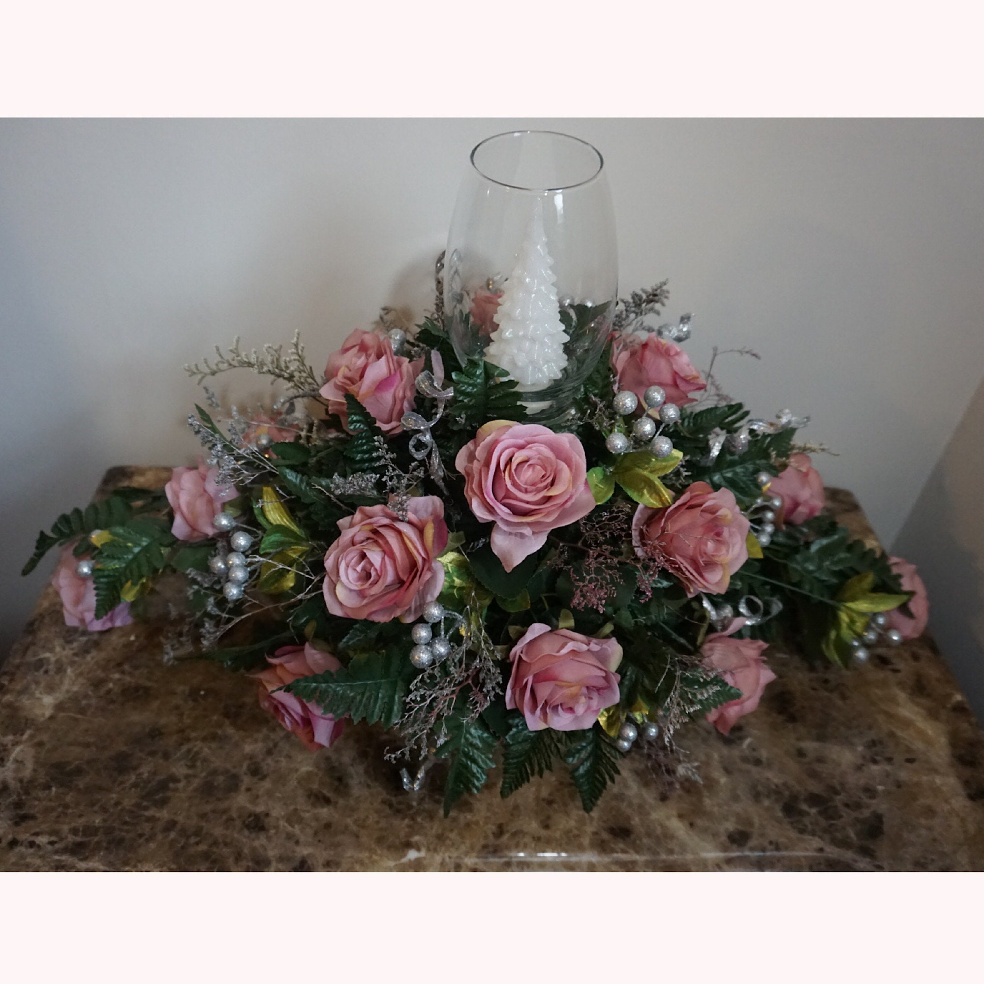 Very Pretty Long Centerpiece With Pink Roses, Square Glass Vase and ...