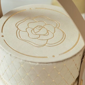 Elegant Round Luxury Gift Boxes With Handles - Wedding, Birthday ...