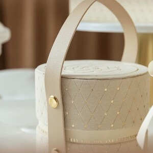 Elegant Round Luxury Gift Boxes With Handles - Wedding, Birthday ...