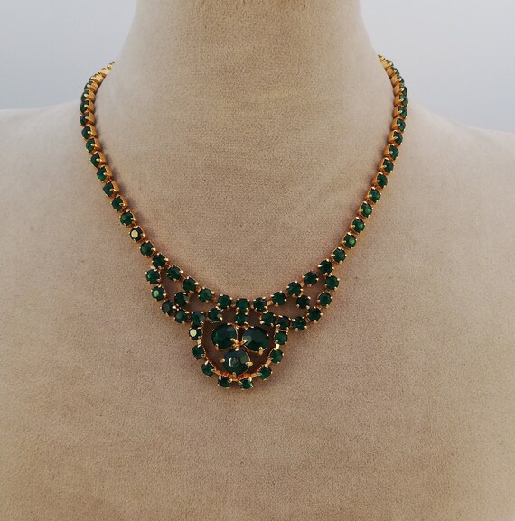 Vintage 1950s Emerald Green Faceted Rhinestone Neckla… Gem