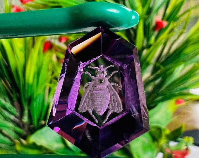 Amazing HONEY BEE Carved !!! 100 % Natural Amethyst BEE Carved, Shield ...