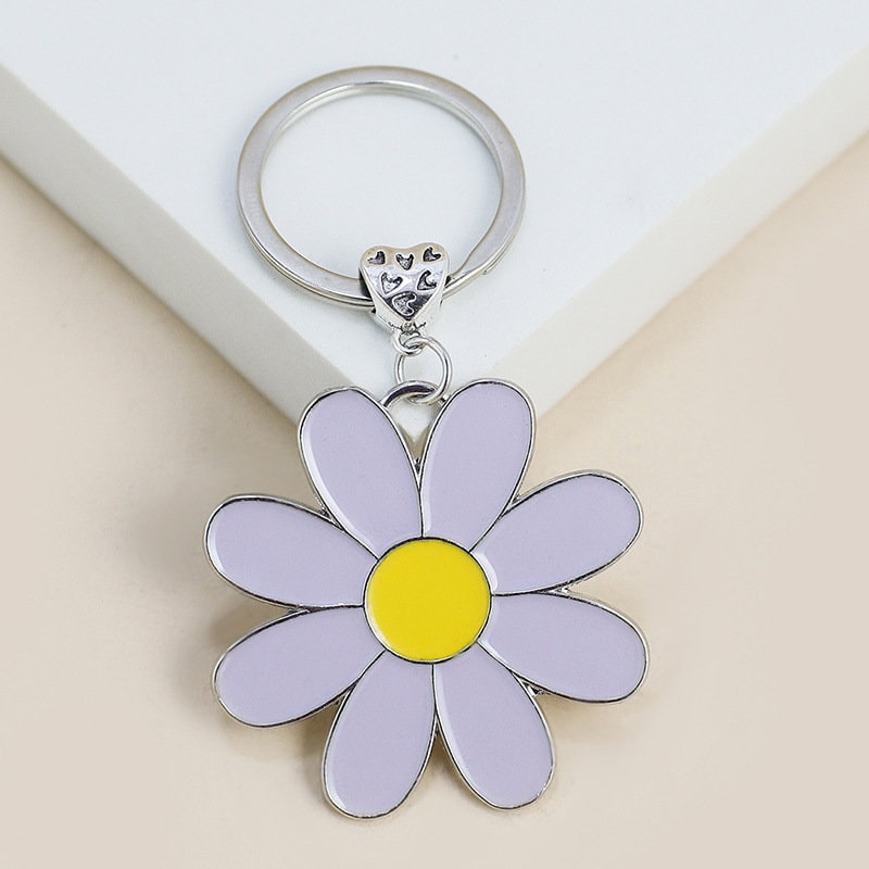 Daisy Keychain - Etsy
