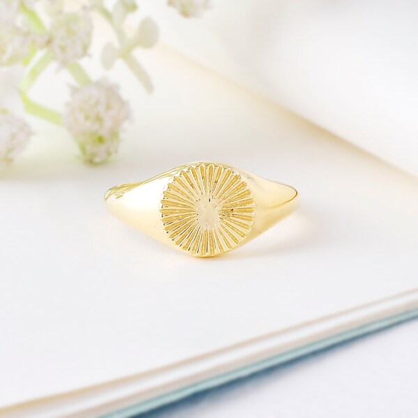 Sun Signet Ring - Etsy