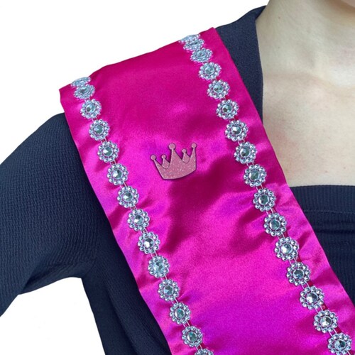 Esther Crown: Magnet for Pageant Contestant Number Sashes - Etsy