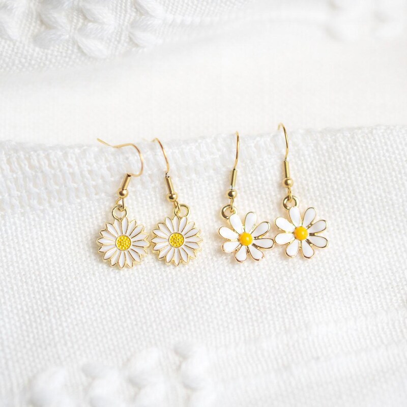 Daisy Earrings - Etsy