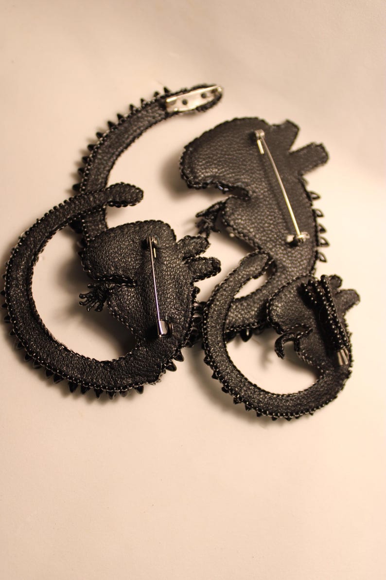 Xenomorph Brooch: Alien Inspired Pin - Etsy UK