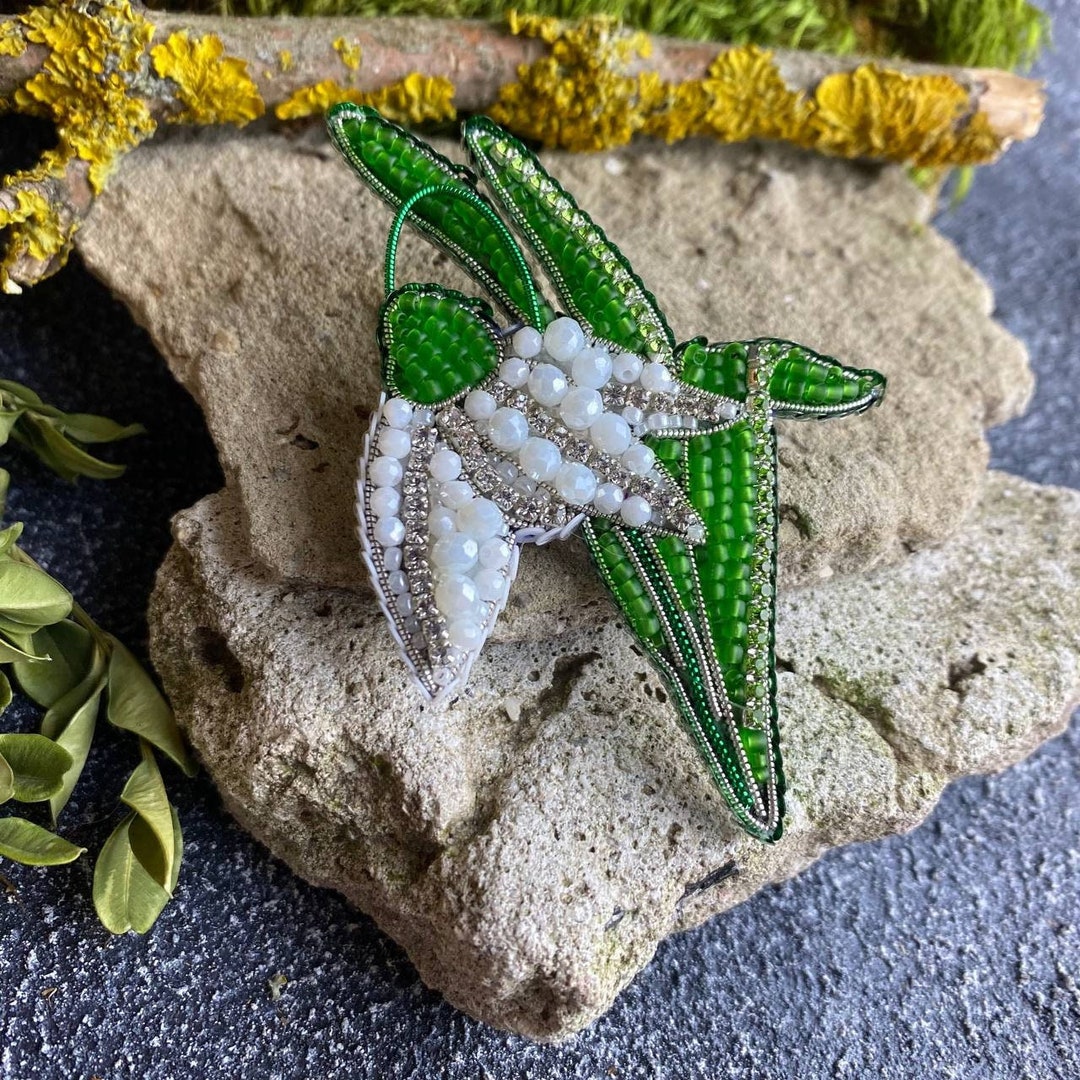 Snowdrop brooch, Spring flower brooch, White flower pin, White sparkly ...