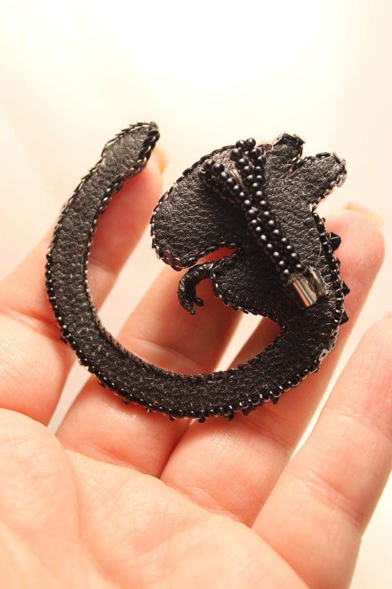 Xenomorph Brooch: Alien Inspired Pin - Etsy UK