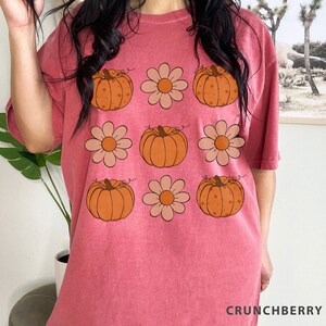 Comfort Colors® Vintage Floral Pumpkins T-shirt, Retro Pumpkin T-shirt ...