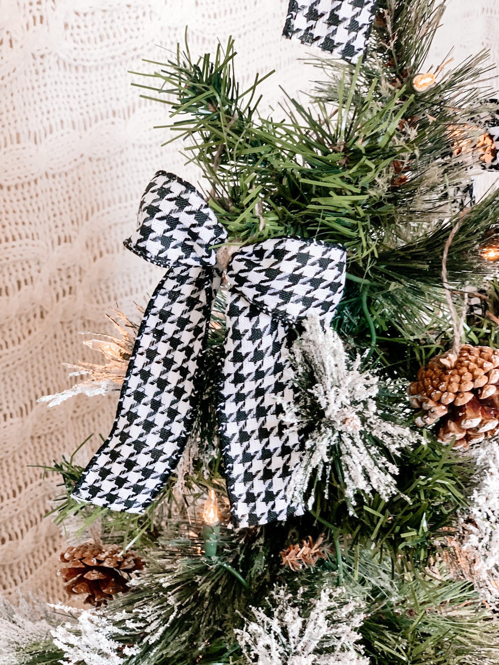 Houndstooth Christmas Tree Bows | Set of 8 | Handmade Christmas Decor ...
