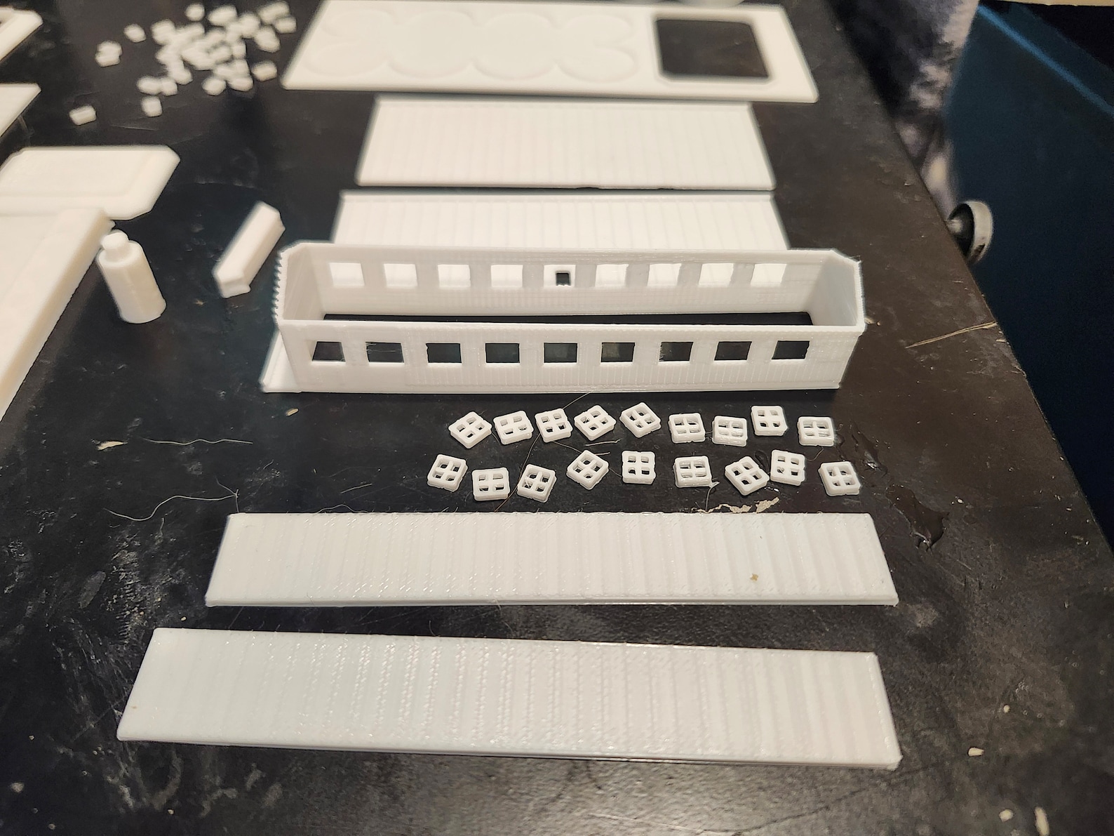 3D Printed HO Scale 8 Silo Concrete Grain Elevator With Single Track ...