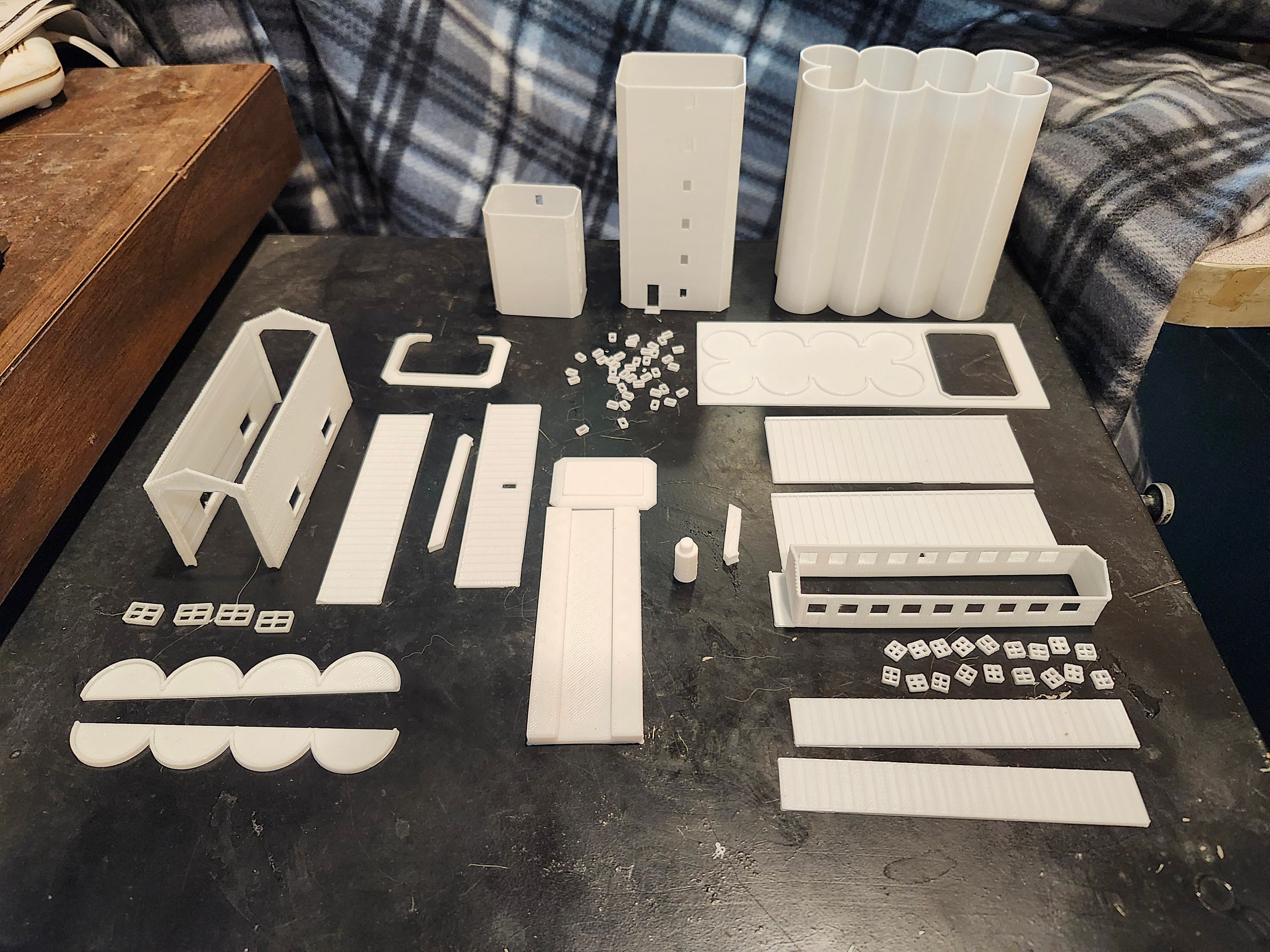 3D Printed HO Scale 8 Silo Concrete Grain Elevator With Single Track ...