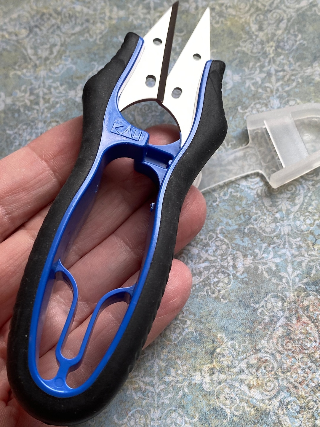 KAI 4.75 Inch THREAD CLIPS, Quick Thread Snips, Top Rated, N5125, High ...
