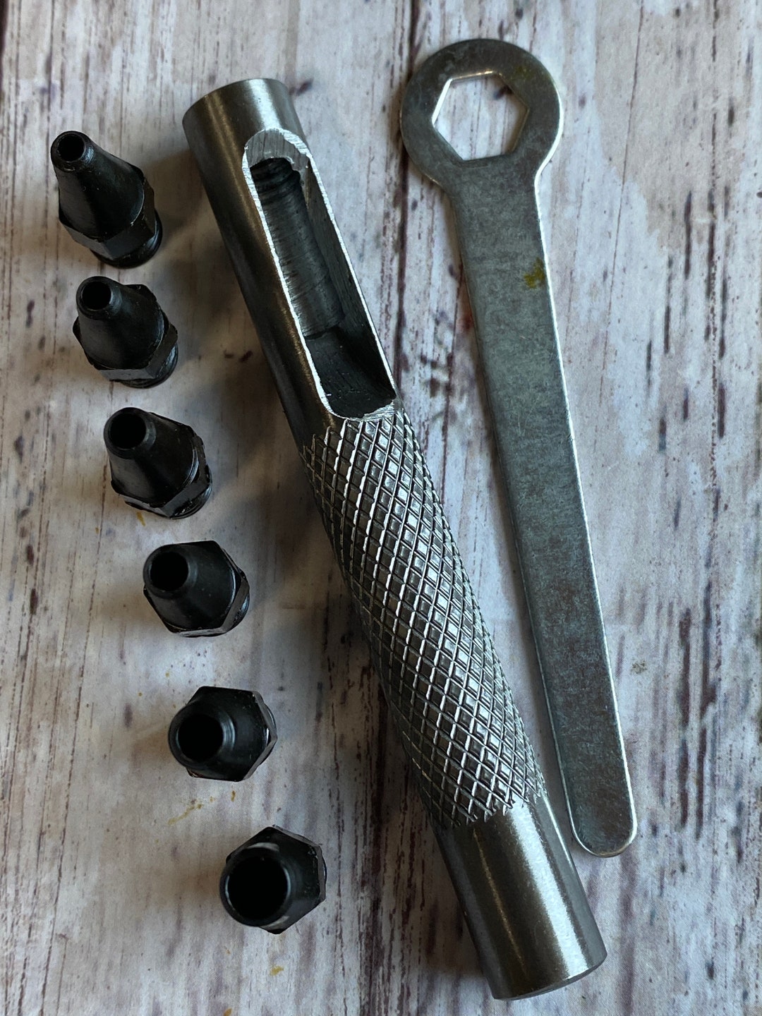 Leather & Fabric Hole Punch Set, Punches 6 Different Sizes of Holes in ...