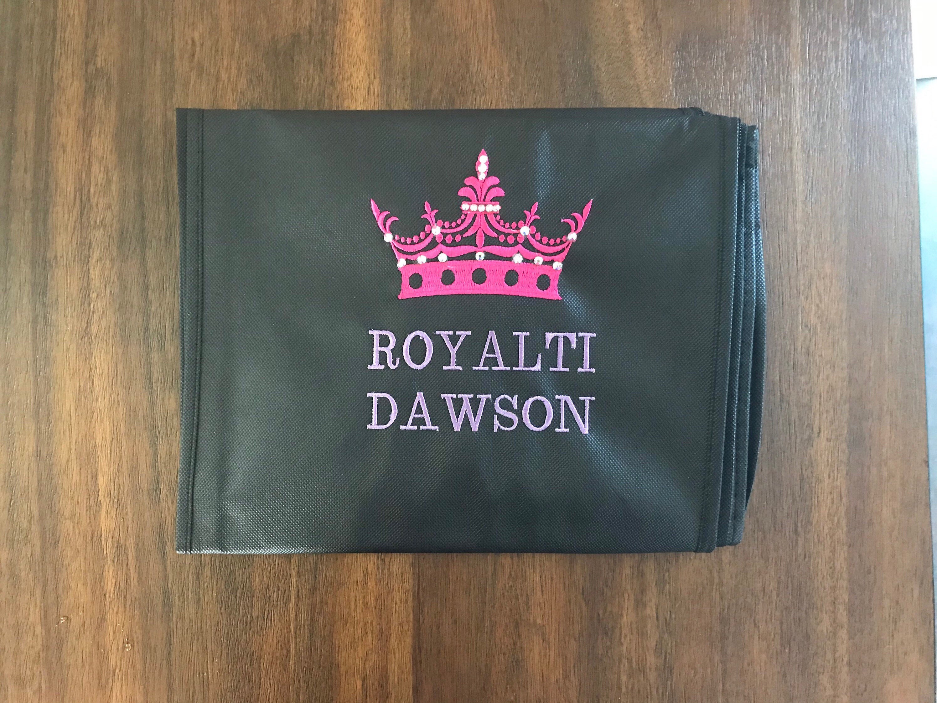 Personalized embroidered crown with name and rhinestones - Etsy Nederland