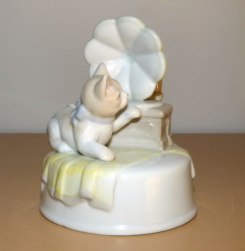 SCHMID 1970s PLAYFUL CAT Music Box Cat With Gramophone Ceramic Music ...
