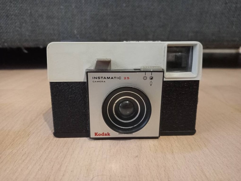 Kodak Instamatic 25 - Vintage Analog Camera - Classic Camera - 1970s ...