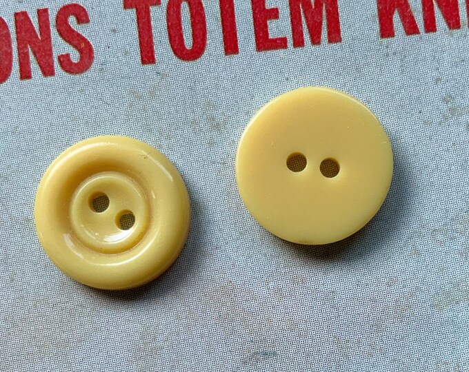 Vintage Bakelite Buttons, Card of 22 Mustard Yellow Buttons. 13mm, 2 ...