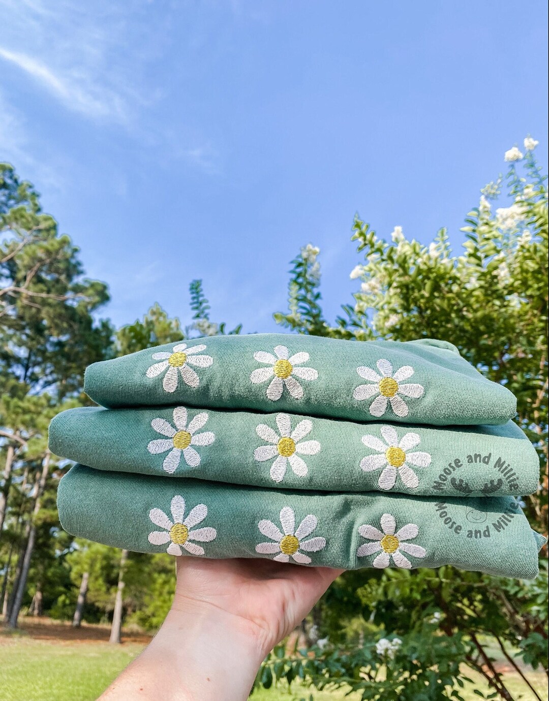 Embroidered Daisy T-shirt, Daisies, Comfort Colors - Etsy