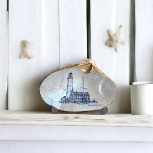 Montauk Lighthouse, Decoupage Clam Shell, Lighthouse Art, Ring Dish ...