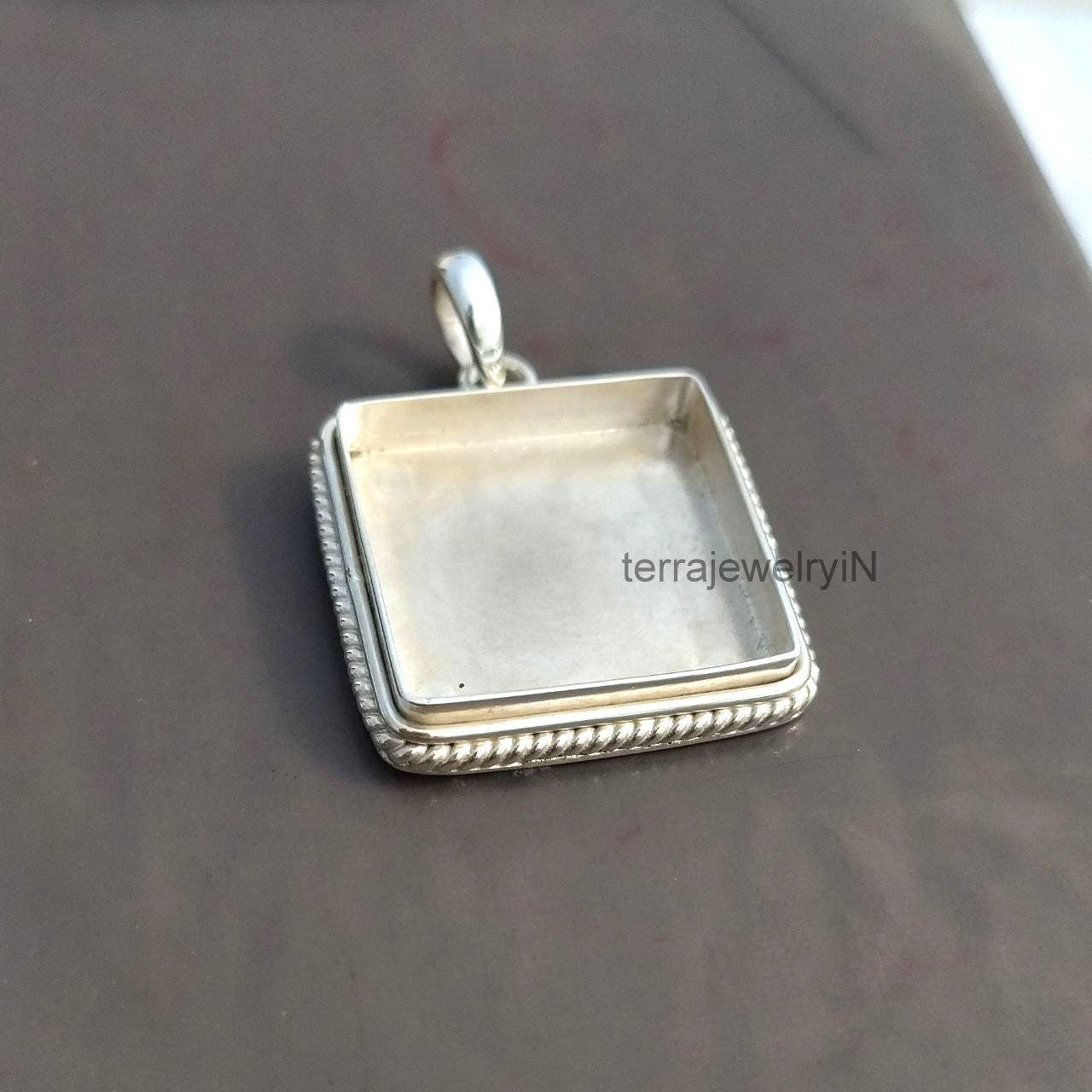 Simple Twisted Wire and Round Wire Arround 925 Sterling Silver Square ...